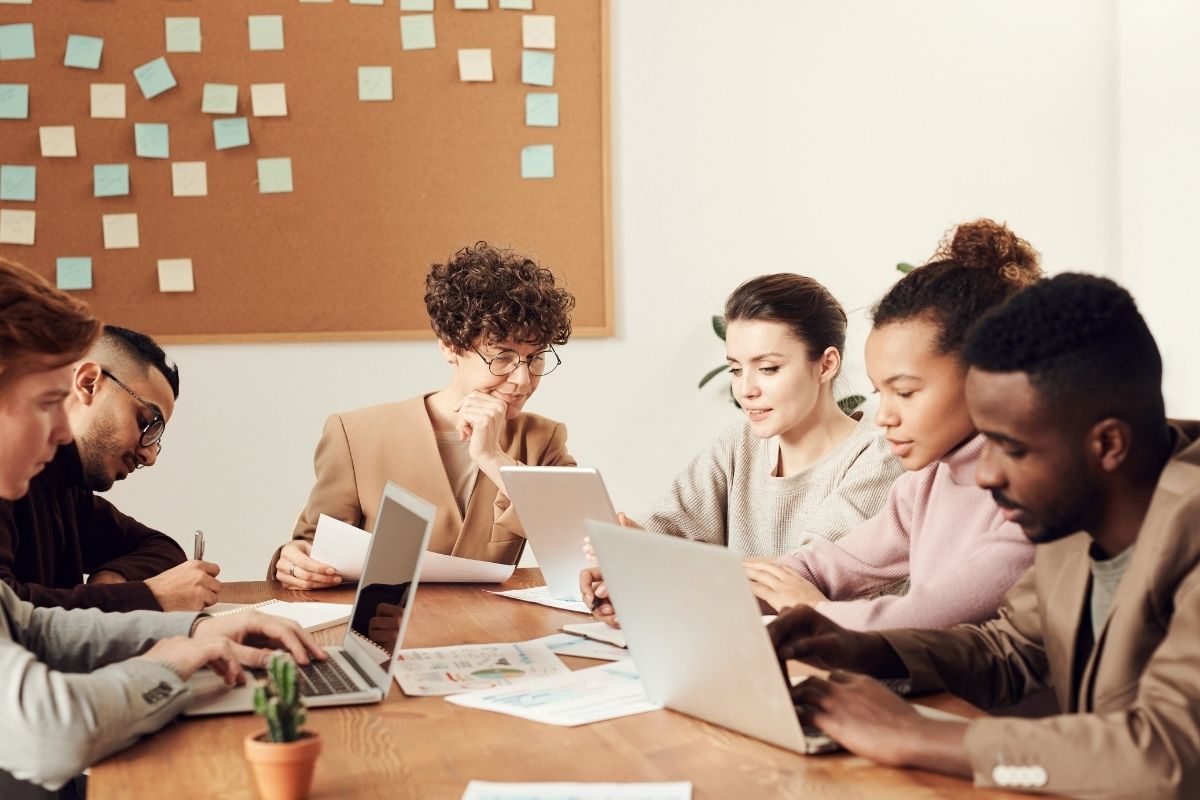 How To Work In A Group 8 Tips From Students Immerse Education