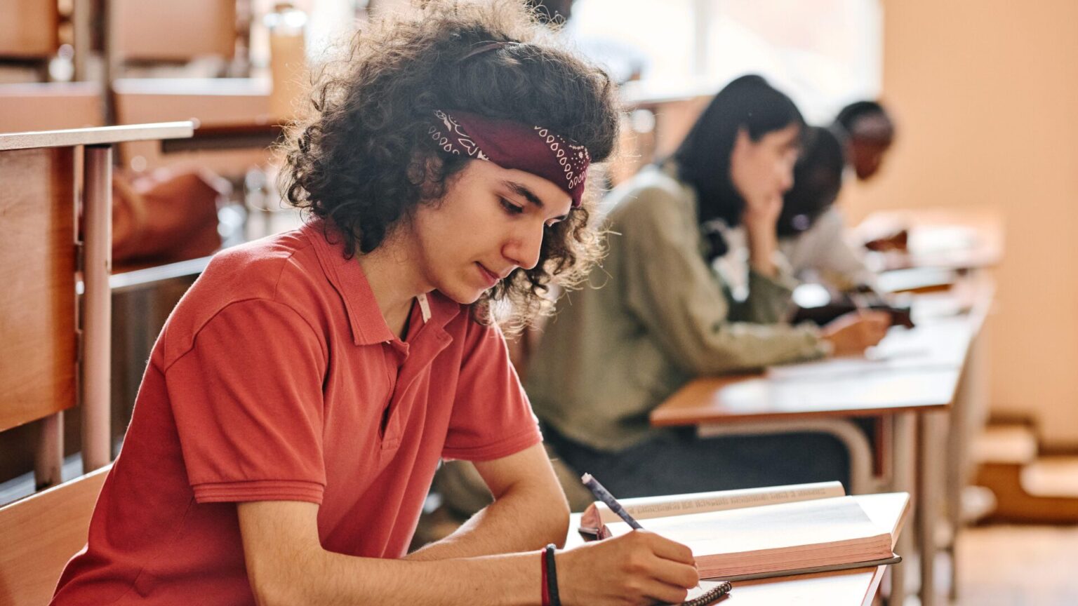 How to Write an Essay: A Complete Guide for Students