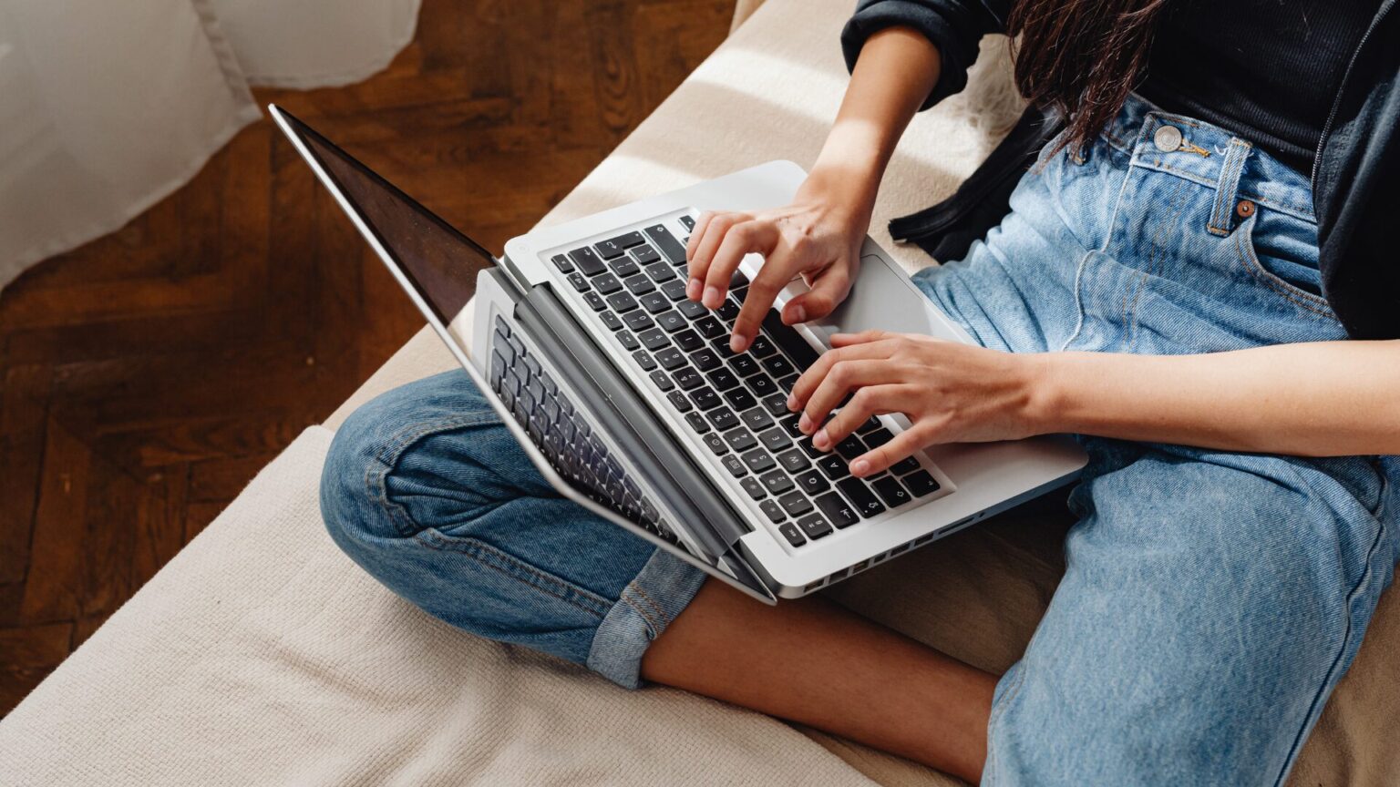 Email Etiquette for Students: 10 Essential Tips and Examples - Immerse ...