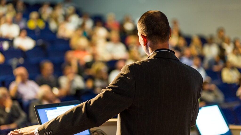 15 Public Speaking Programs for High School Students - Immerse Education